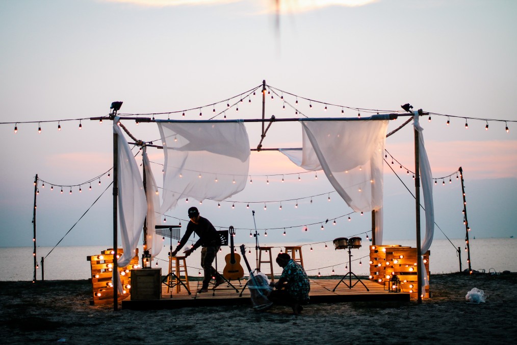 How to Throw a Killer California Beach Party - Ashby & Graff Real Estate